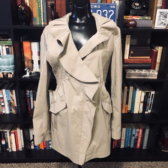 Elie Tahari | Jackets & Coats | Elie Tahari Ruffle Front Cream Rain ...